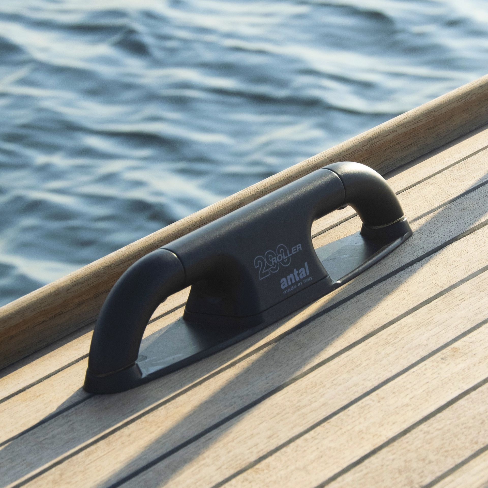 Antal Roller Cleat – A Sleek Solution for Mooring