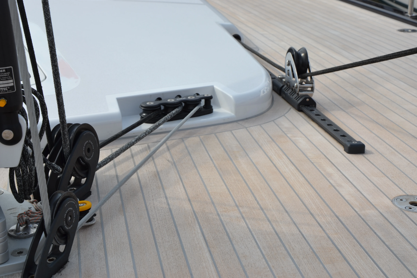 Choosing the right Deck Organiser For Your Sailboat